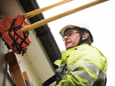 Advice about working near overhead power lines | UK Power Networks